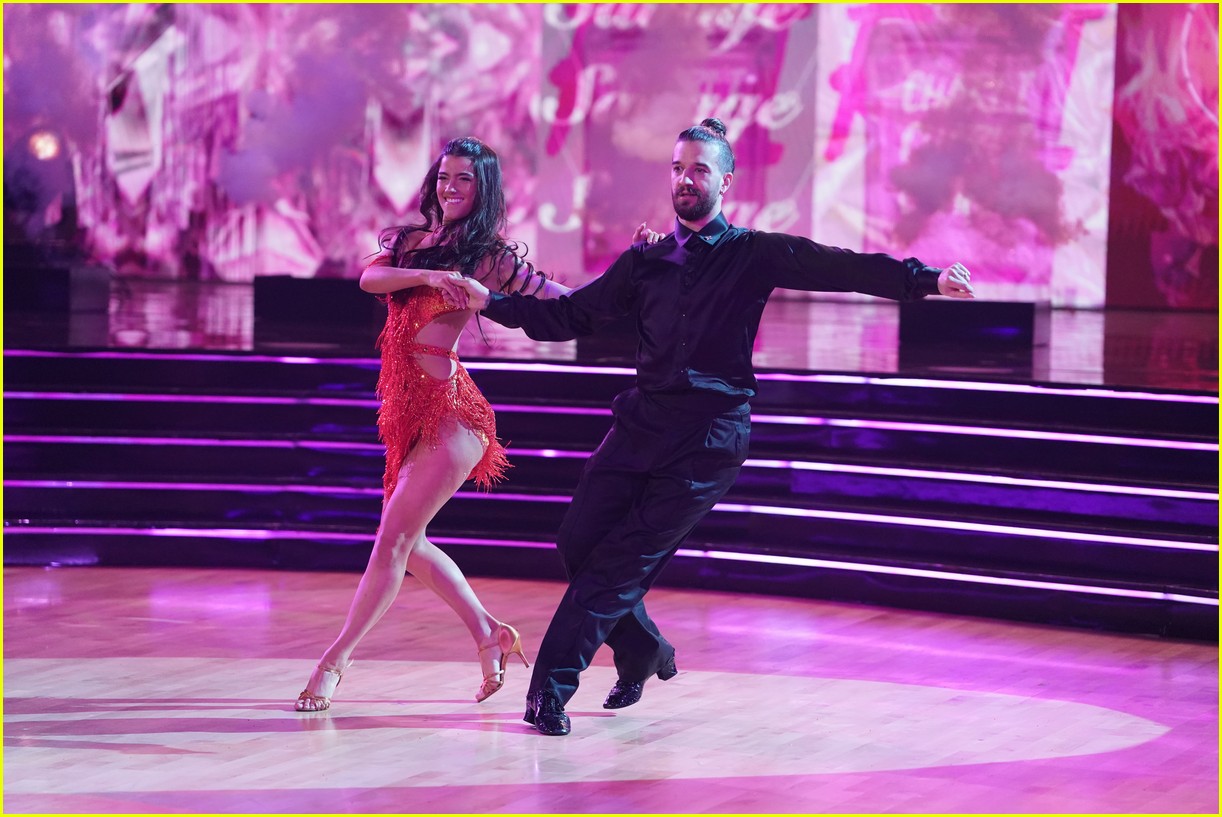 Charli D'Amelio Receives Highest Score for 'DWTS' Week 1, BF Landon ...
