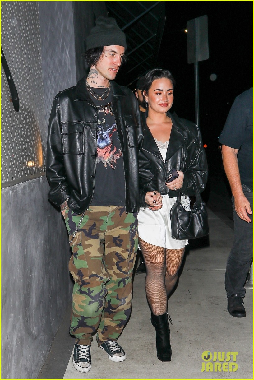 Demi Lovato & Boyfriend Jutes Hold Hands While Out For Dinner in Los ...