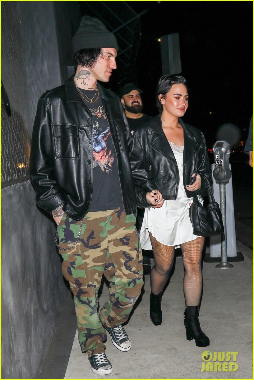 Demi Lovato & Boyfriend Jutes Hold Hands While Out For Dinner in Los ...
