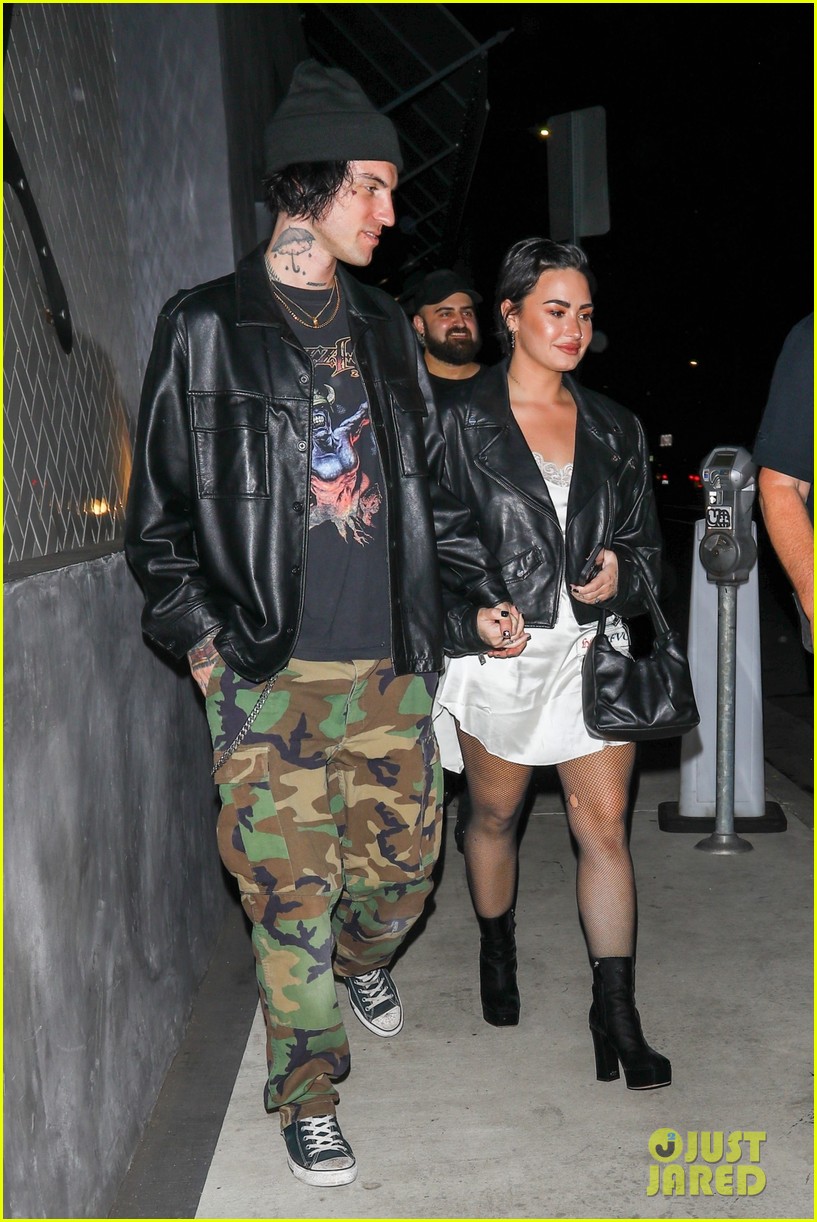 Demi Lovato & Boyfriend Jutes Hold Hands While Out For Dinner in Los ...