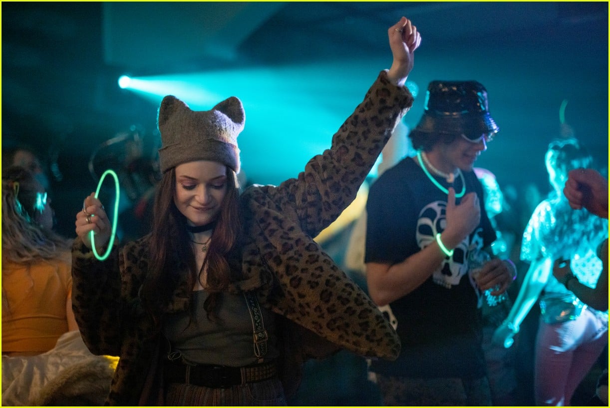 Netflix Debuts Trailer For New Series 'The Midnight Club' - Watch Now ...