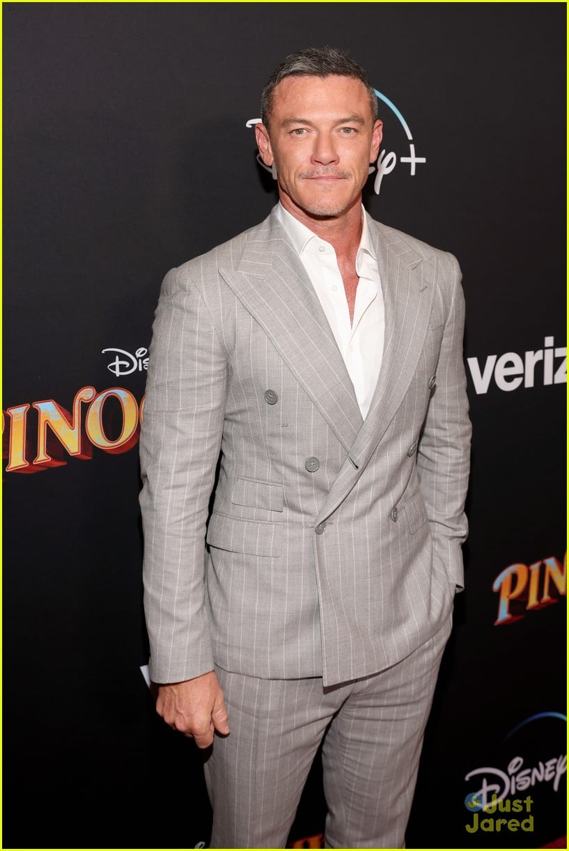 Benjamin Evan Ainsworth & Tom Hanks Premiere New Film 'Pinocchio' | Photo 1356322 - Photo ...