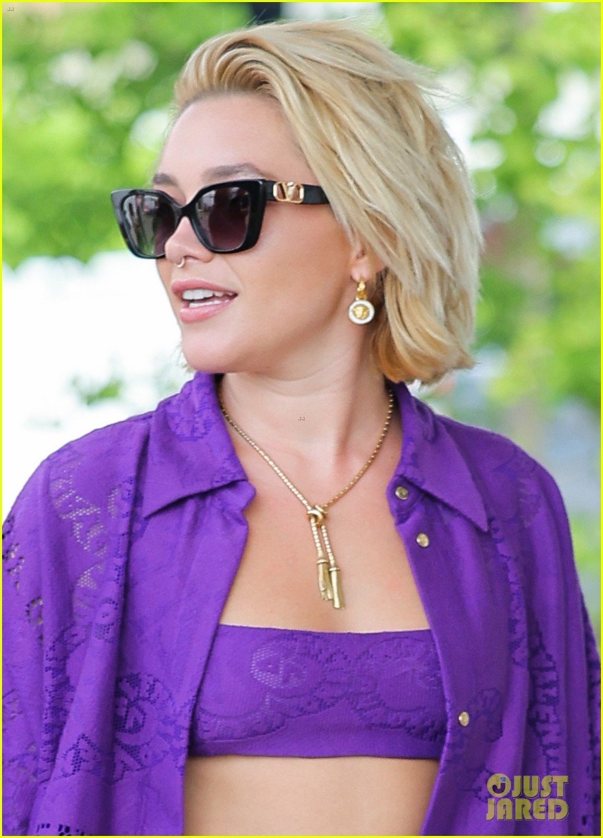 Florence Pugh Arrives in Purple Ahead of 'Don't Worry Darling' Premiere ...