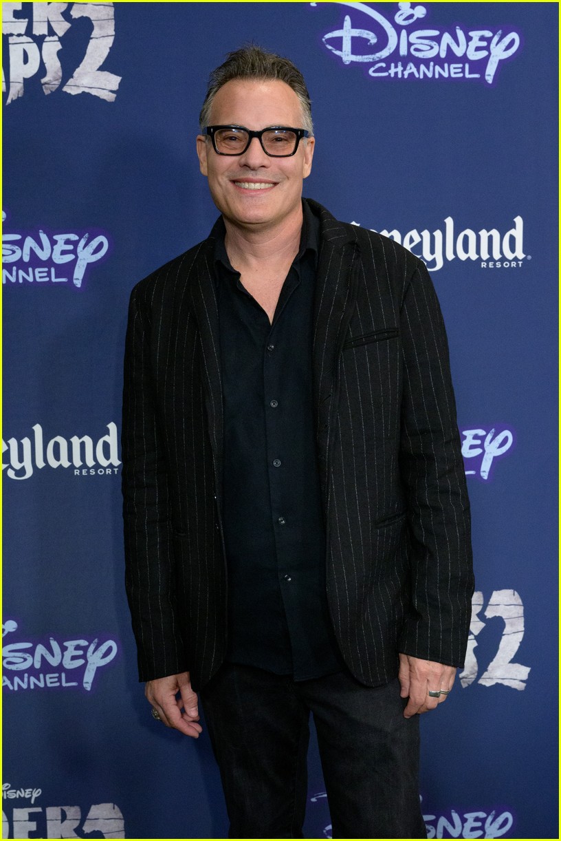 Goofy Joins the Cast of 'Under Wraps 2' at the Movie's Premiere at ...