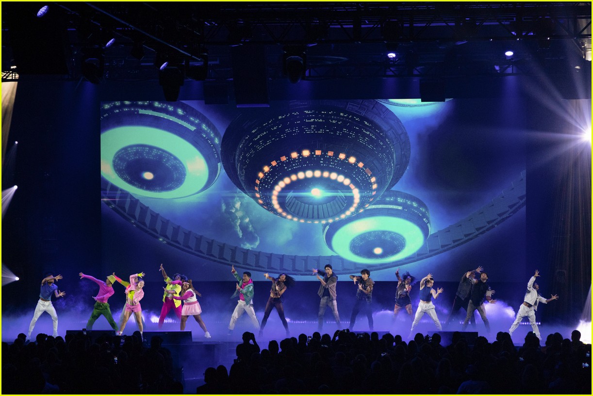 'Zombies 3' Cast Perform 'Alien Invasion' at D23 Expo (Video) | Photo ...