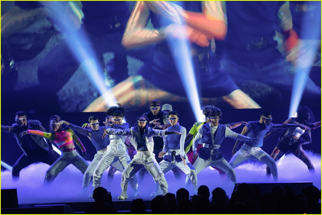 'Zombies 3' Cast Perform 'Alien Invasion' at D23 Expo (Video) | Photo ...