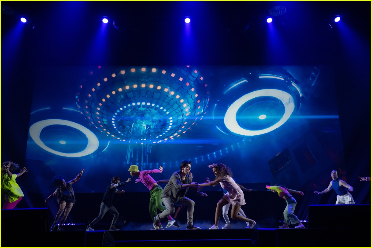 'Zombies 3' Cast Perform 'Alien Invasion' at D23 Expo (Video) | Photo ...