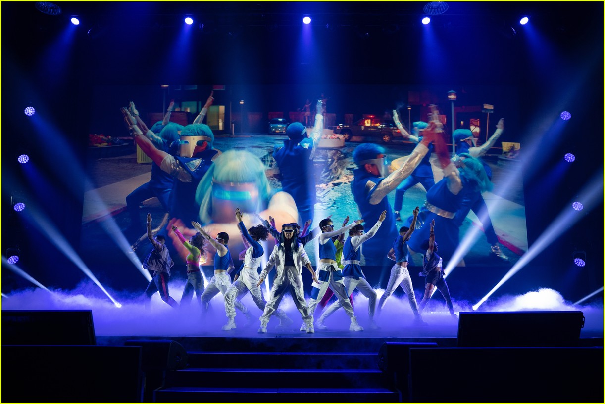 'Zombies 3' Cast Perform 'Alien Invasion' at D23 Expo (Video) | Photo ...