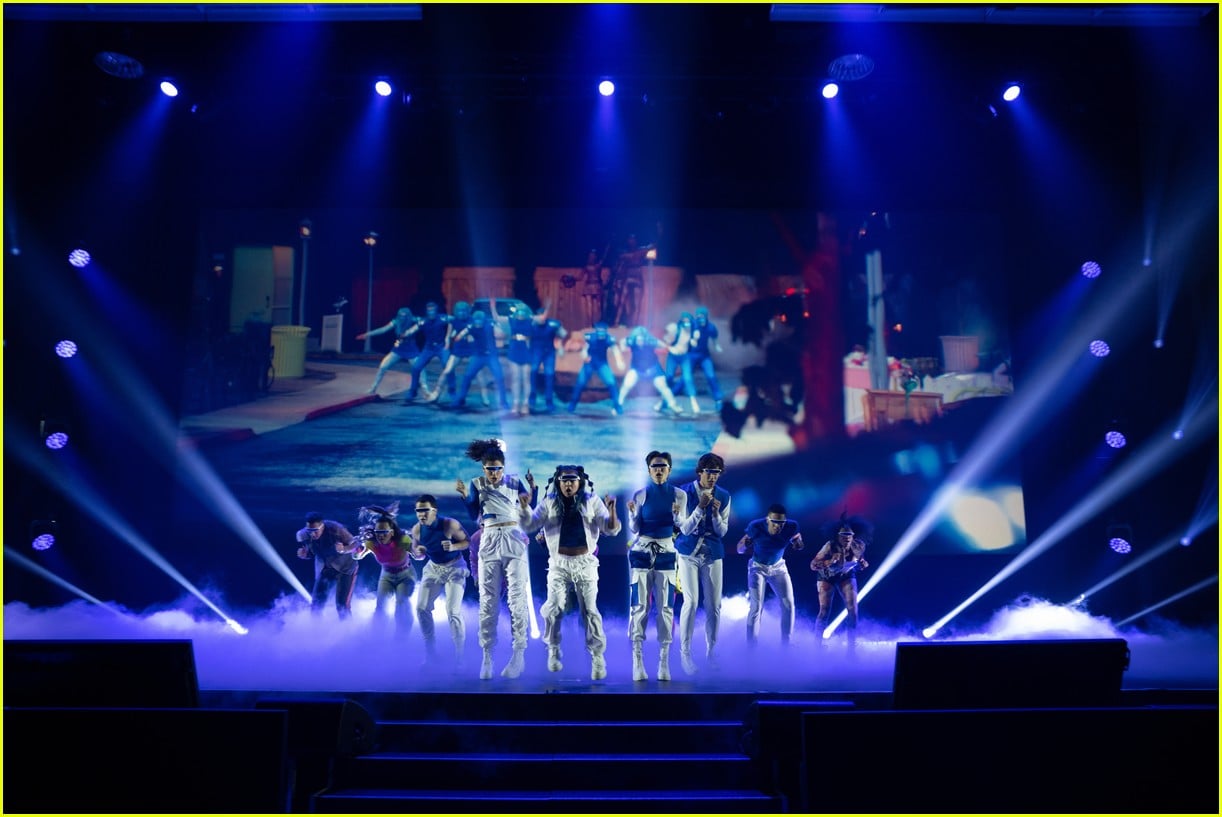 'Zombies 3' Cast Perform 'Alien Invasion' at D23 Expo (Video) | Photo ...