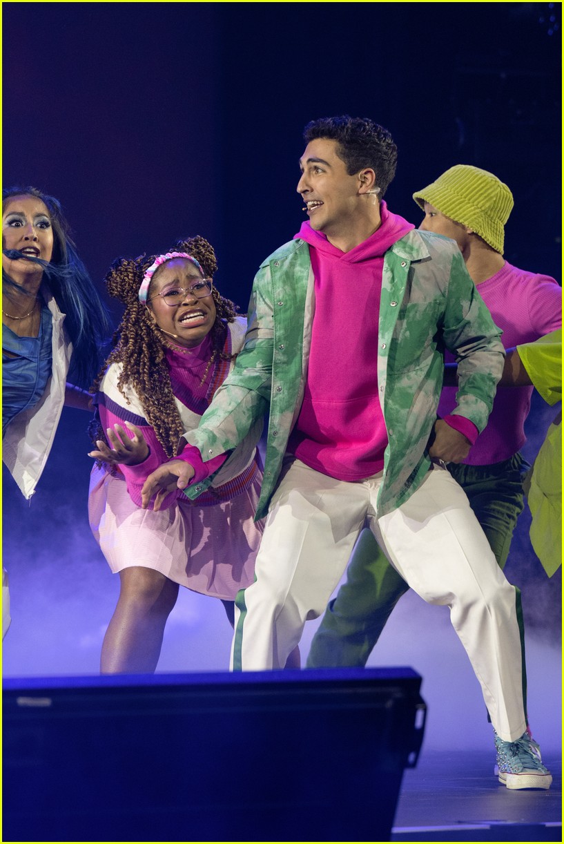 'Zombies 3' Cast Perform 'Alien Invasion' at D23 Expo (Video) | Photo ...