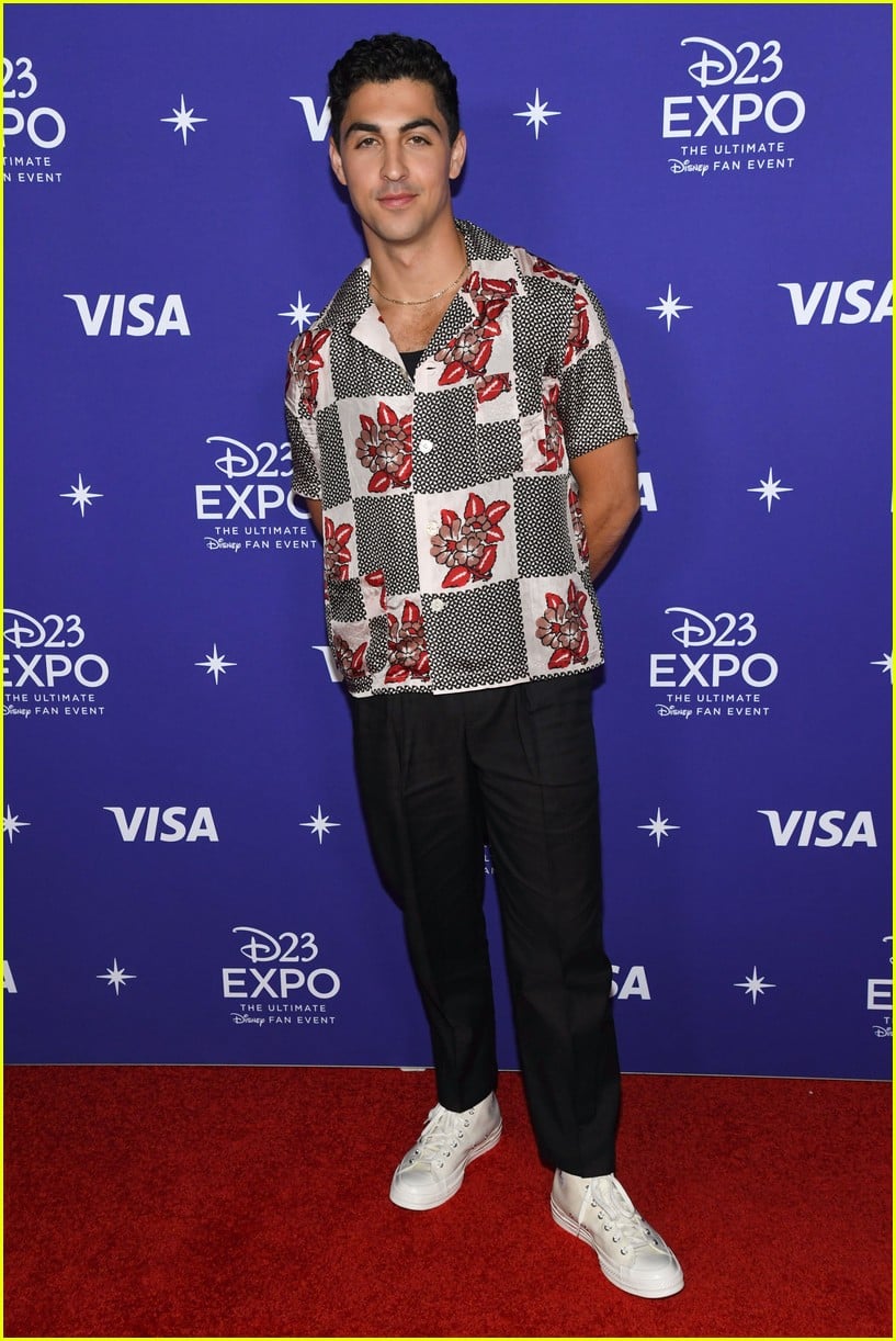 'Zombies 3' Cast Perform 'Alien Invasion' at D23 Expo (Video) | Photo ...