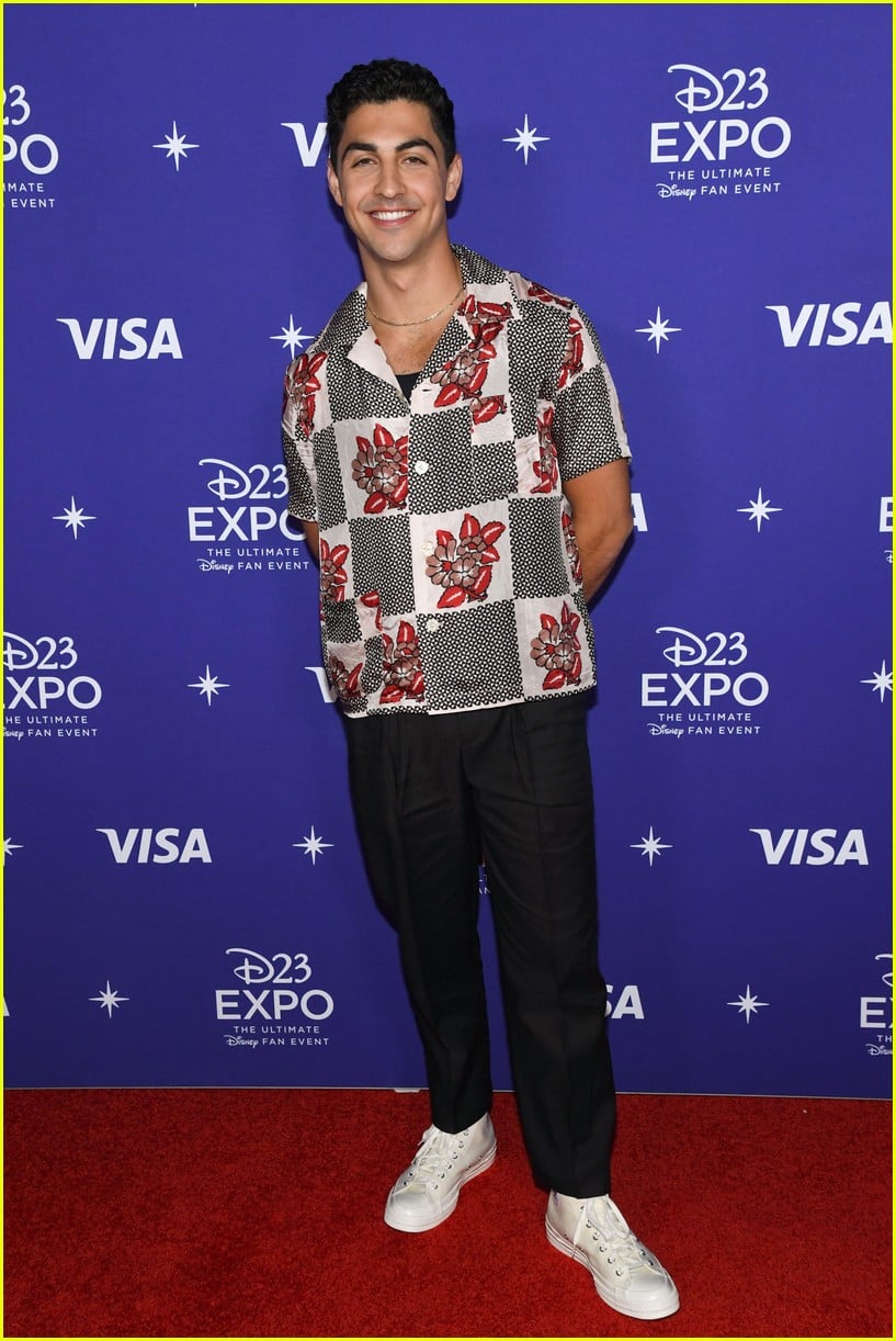 'Zombies 3' Cast Perform 'Alien Invasion' at D23 Expo (Video) | Photo ...