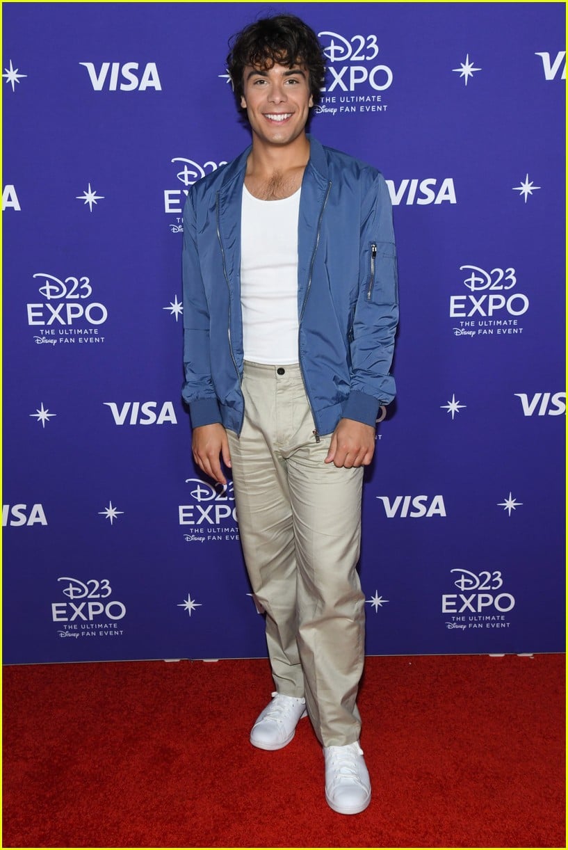 'Zombies 3' Cast Perform 'Alien Invasion' at D23 Expo (Video) | Photo ...