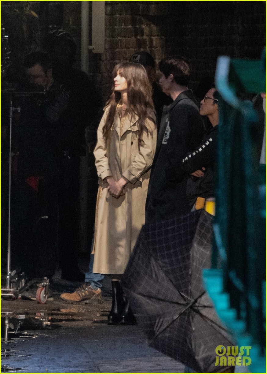Nicholas Galitzine Makes Out With Anne Hathaway During Filming For 'The Idea of You' | Photo ...
