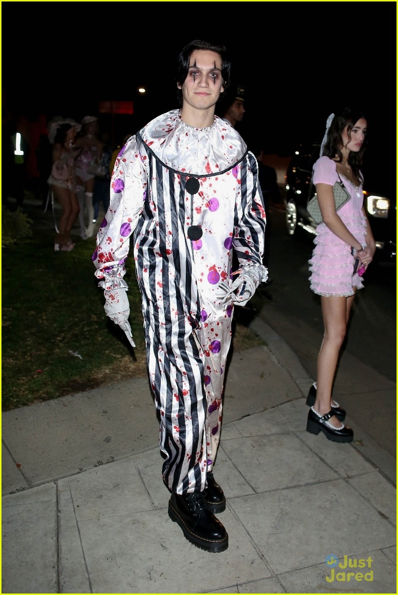 Stephen Amell, Kristen Stewart & More Wore Great Costumes On Halloween ...