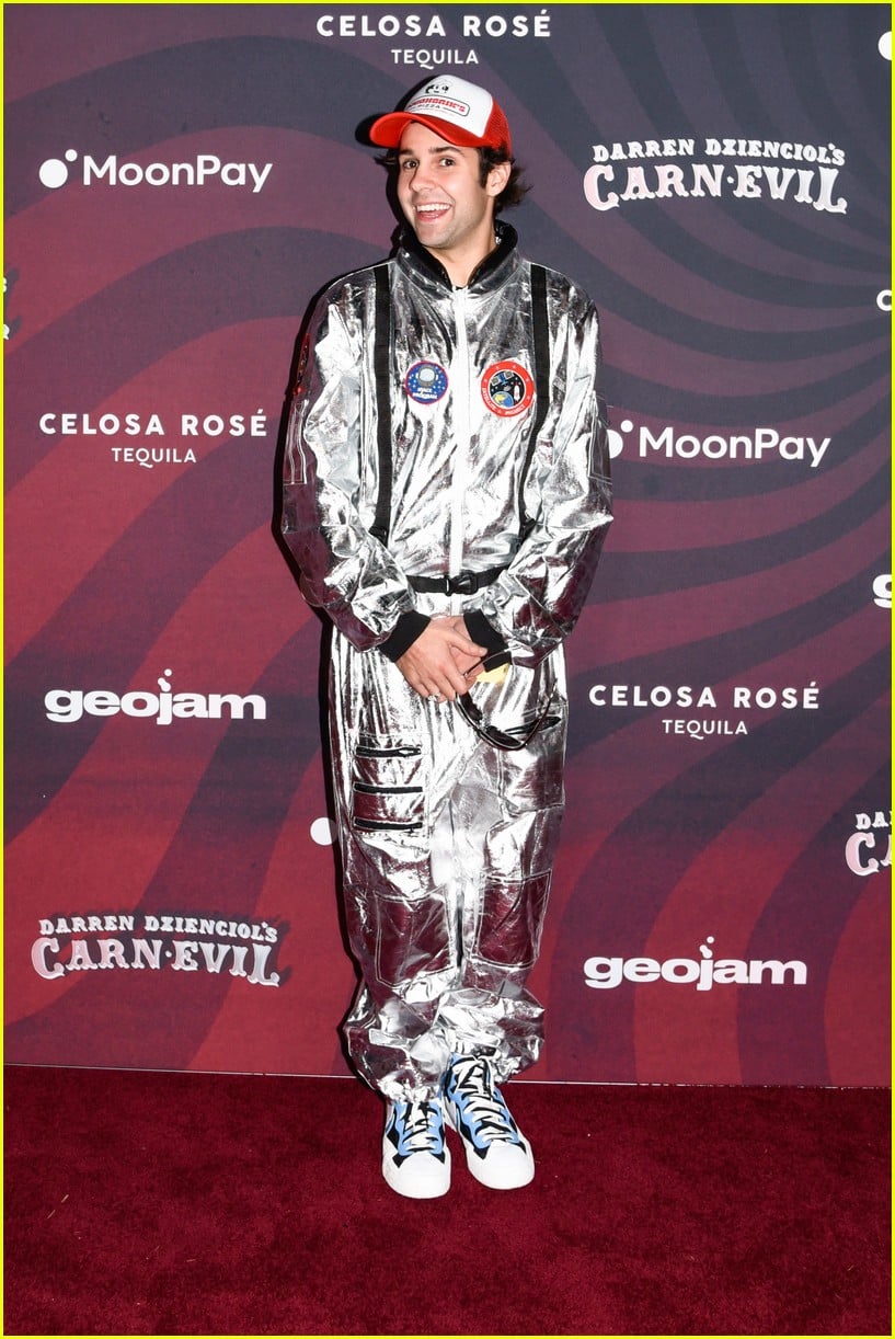 Stephen Amell, Kristen Stewart & More Wore Great Costumes On Halloween ...