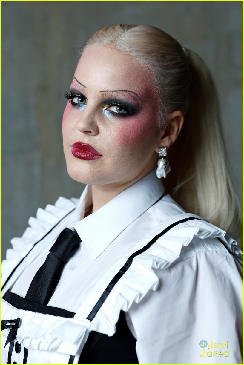 Stephen Amell, Kristen Stewart & More Wore Great Costumes On Halloween ...