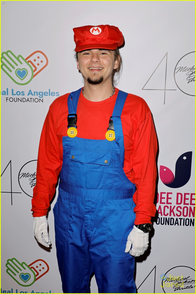 Stephen Amell, Kristen Stewart & More Wore Great Costumes On Halloween ...