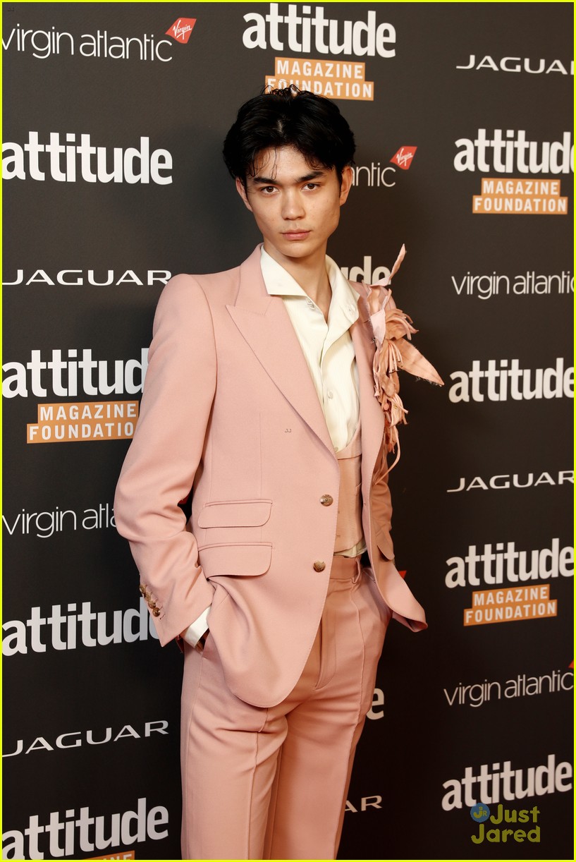 'Heartstopper' Stars & Perrie Edwards Attend Attitude Awards 2022 ...