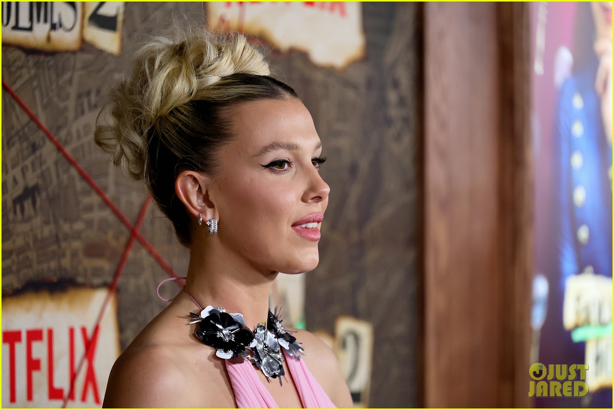 Millie Bobby Brown Joins Her Boyfriend & Co-Stars at 'Enola Holmes 2 ...