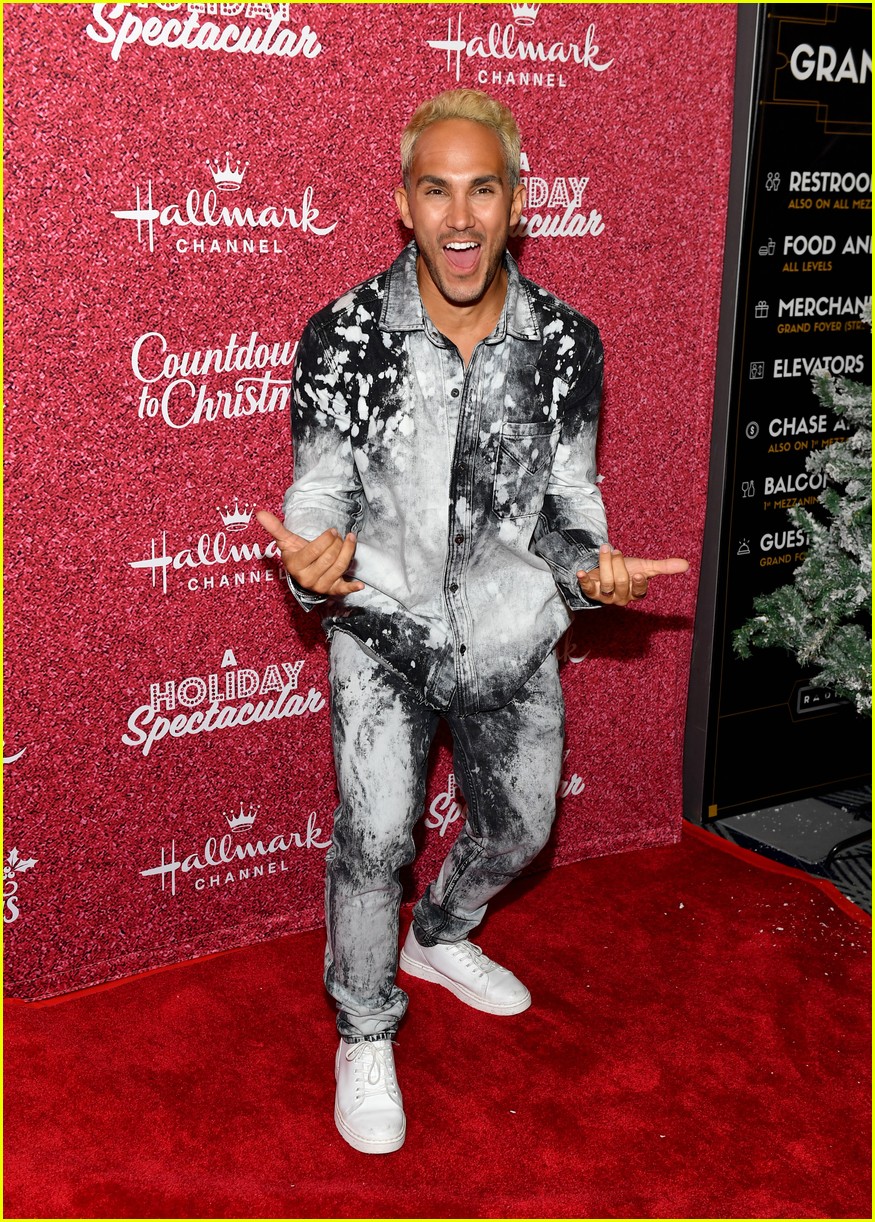 Alexa & Carlos PenaVega Expand Hallmark Relationship, Sign Multi ...