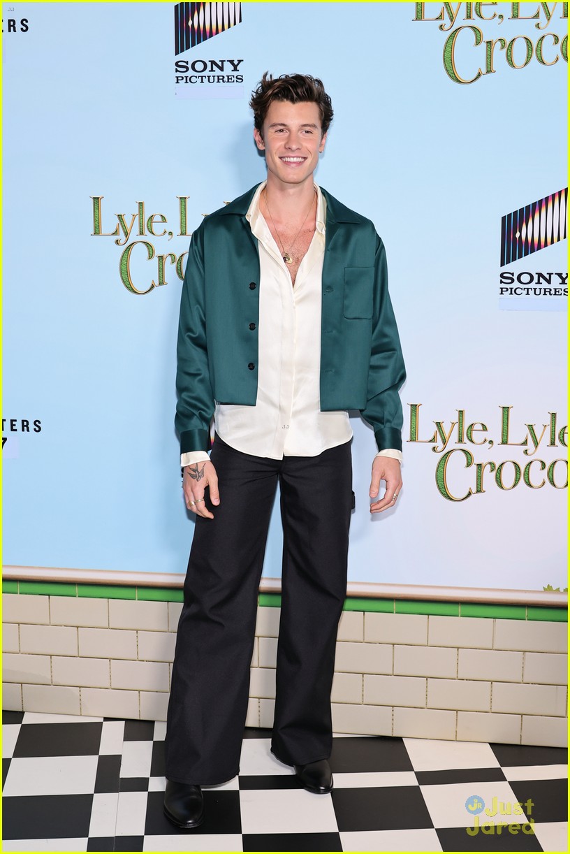 Shawn Mendes, Constance Wu & Winslow Fegley Premiere New Movie 'Lyle ...
