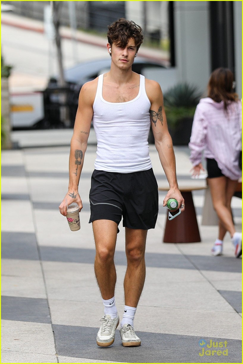 Shawn Mendes Grabs Coffee Days After Attending Halloween Horror Nights ...