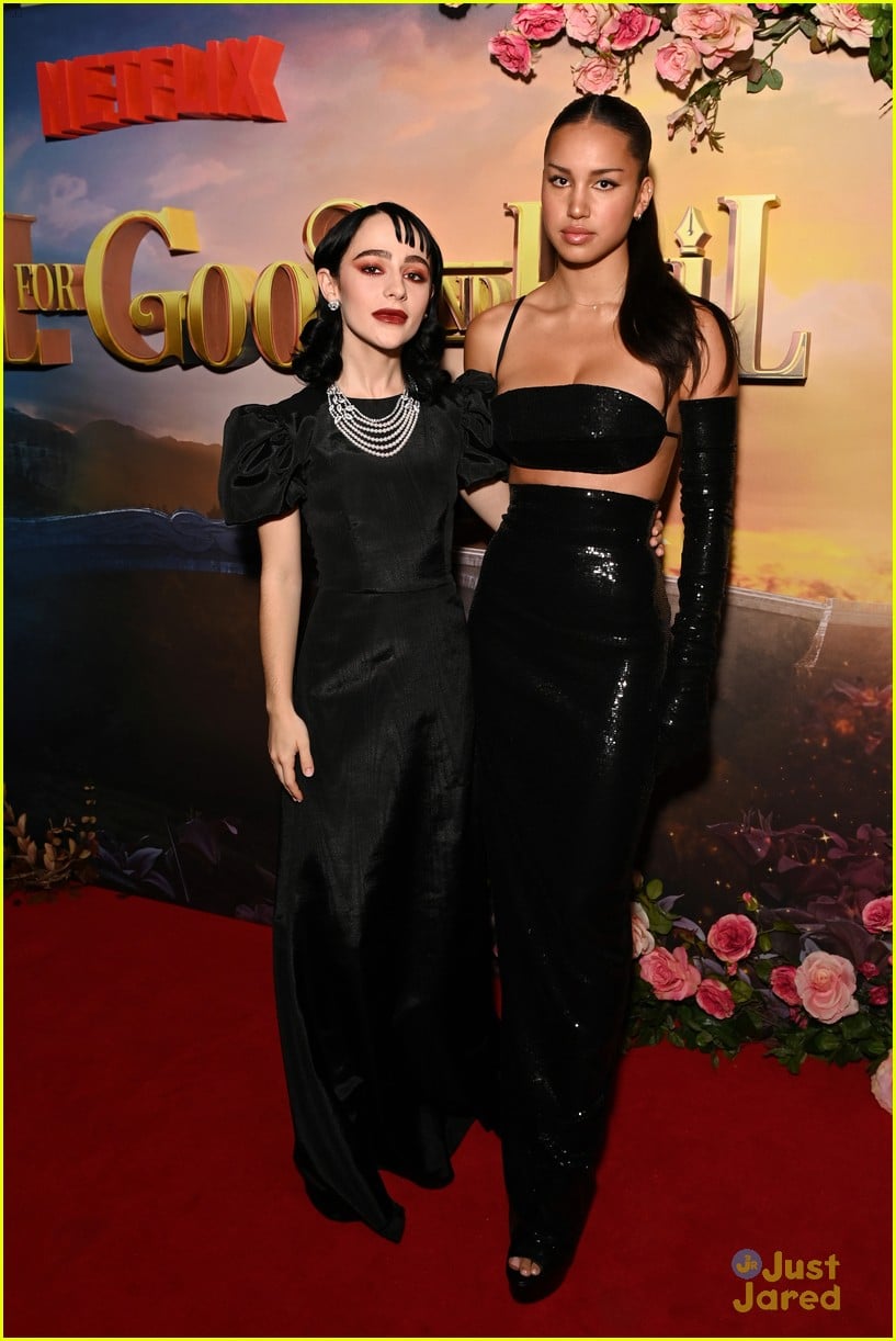 Sofia Wylie Points Out What's On Freya Parks' Dress at 'School For Good ...