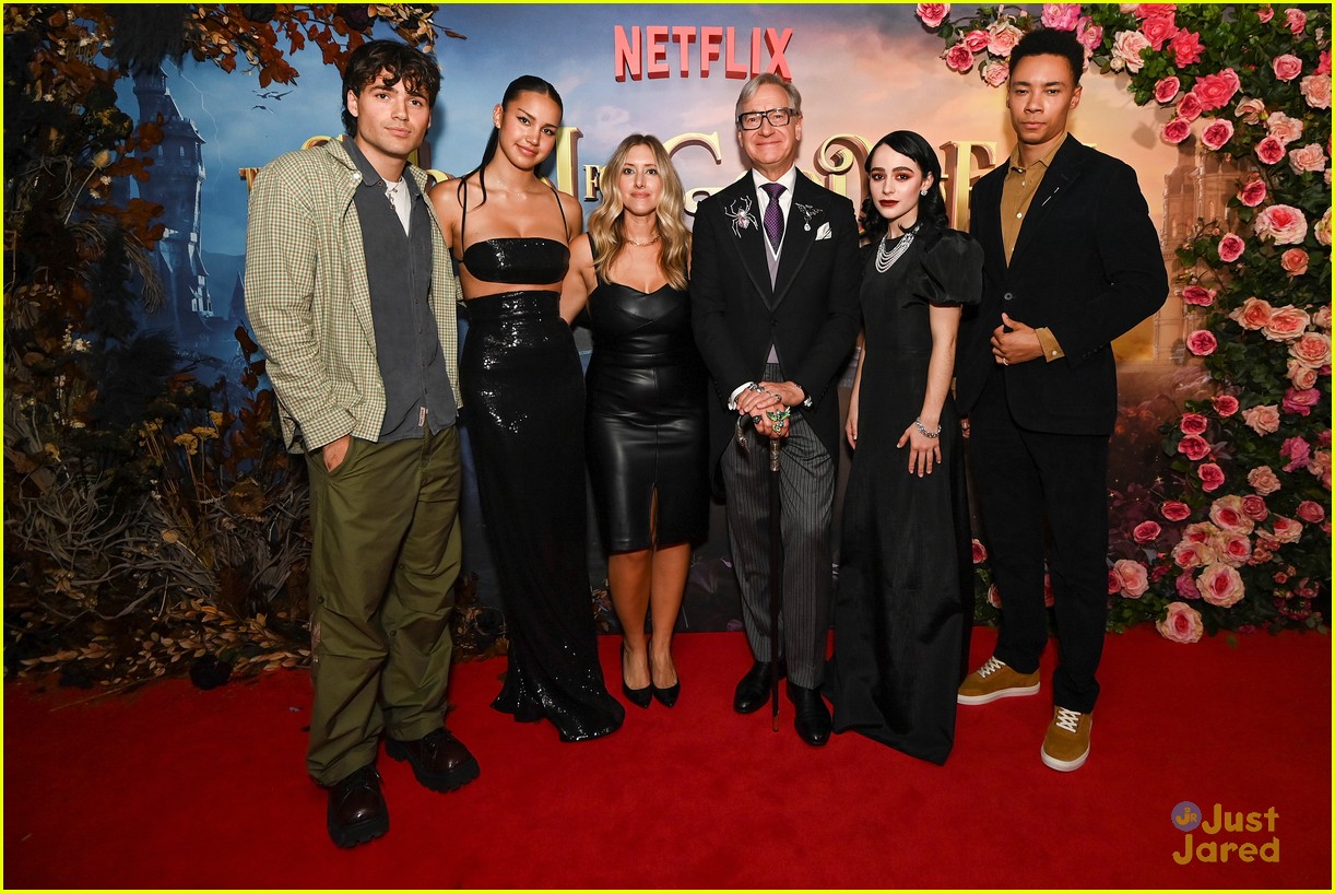 Sofia Wylie Points Out What's On Freya Parks' Dress at 'School For Good ...