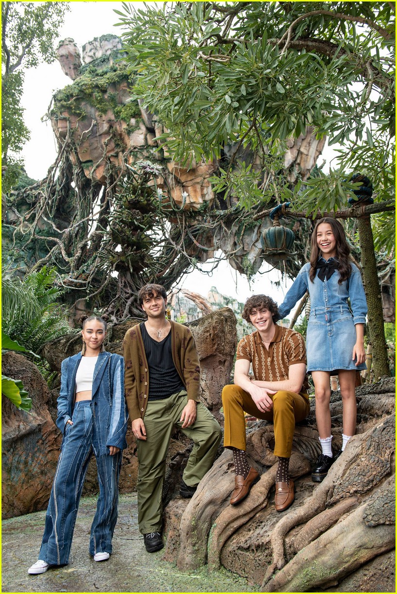 Young 'Avatar: The Way of Water' Stars Return to Pandora at Disney's ...
