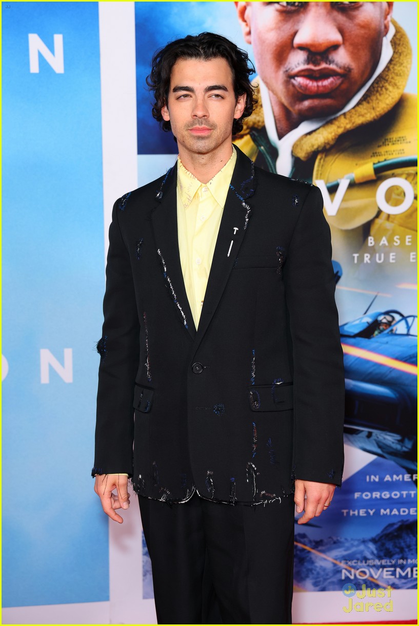 BFFs Joe Jonas, Daren Kagasoff & Spencer Neville Suit Up for 'Devotion ...