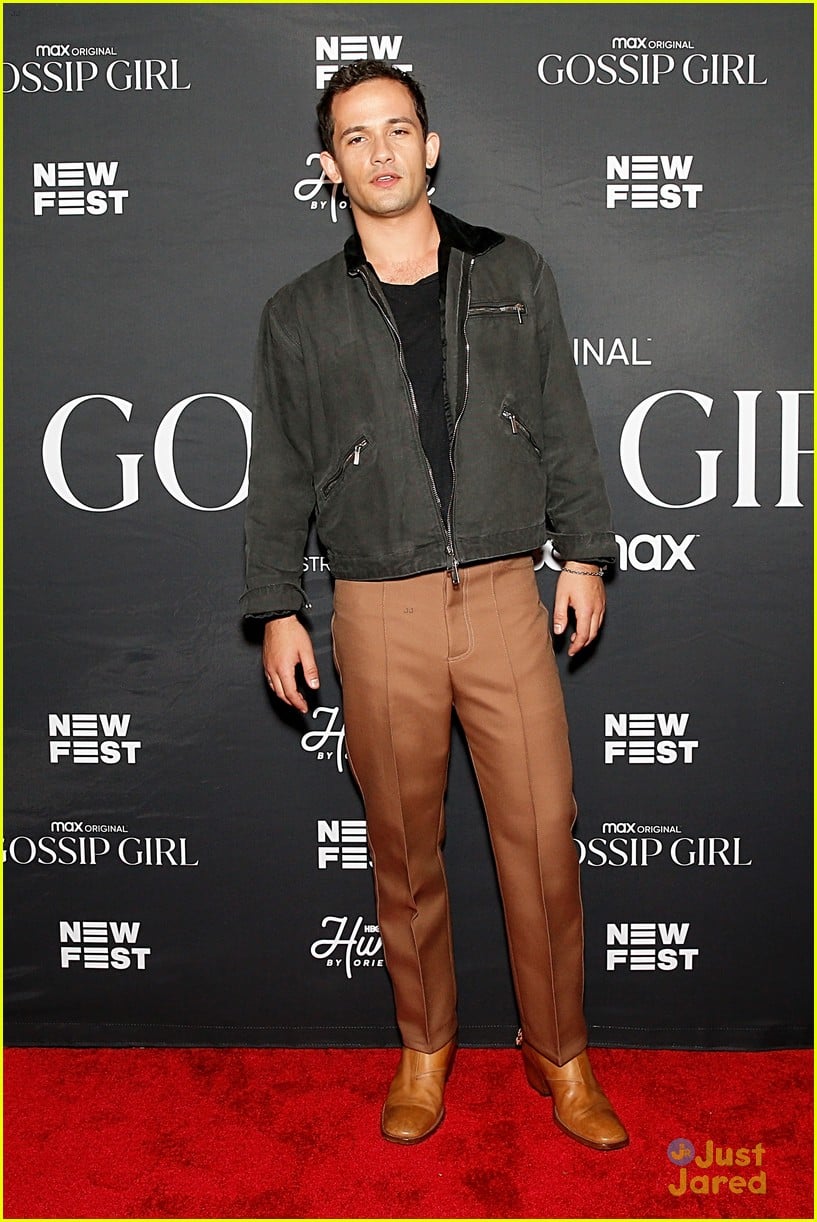 Savannah Smith, Grace Duah & Emily Alyn Lind Hit Up 'Gossip Girl ...