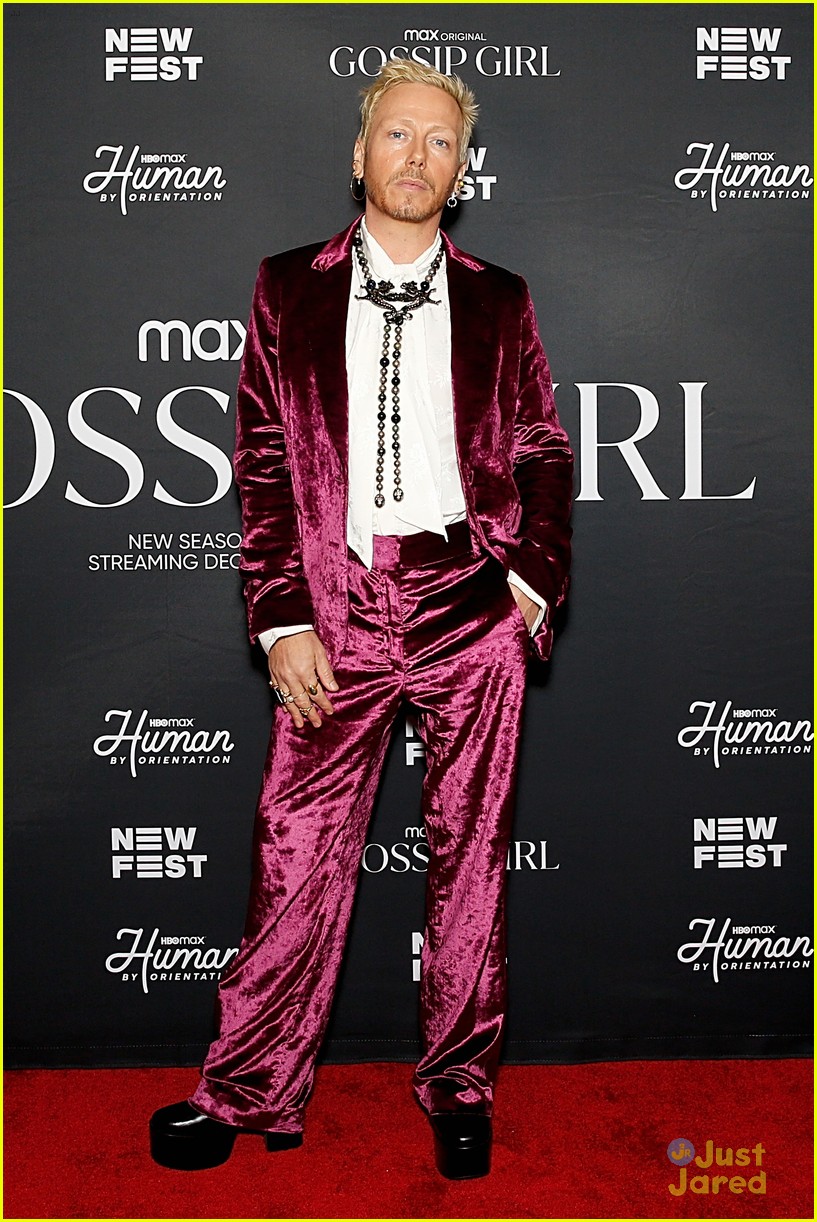 Savannah Smith, Grace Duah & Emily Alyn Lind Hit Up 'Gossip Girl ...