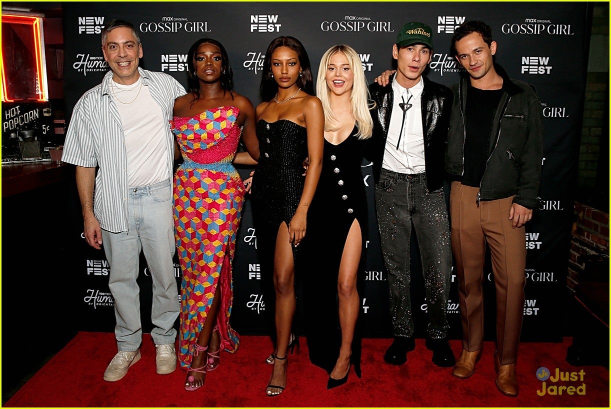 Savannah Smith, Grace Duah & Emily Alyn Lind Hit Up 'Gossip Girl ...