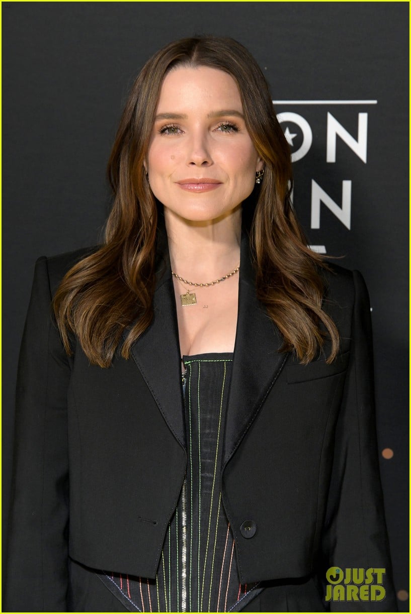 JoJo Siwa Rocks An Orange Feathered Look For 'Elton John Live' - See ...