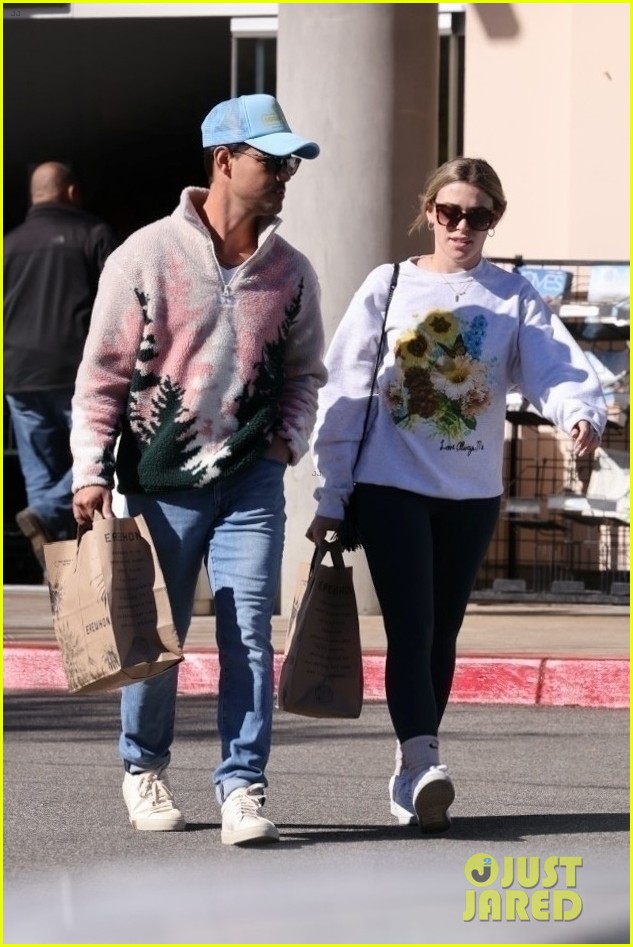 Newlyweds Taylor Lautner & Tay Dome Bundle Up For Shopping Trip After ...