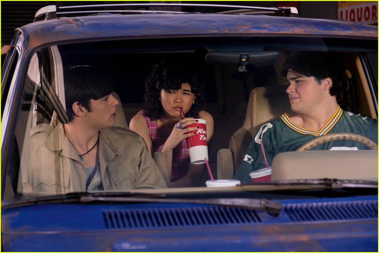 'That '90s Show' Trailer Introduces New Characters & Welcomes Back ...