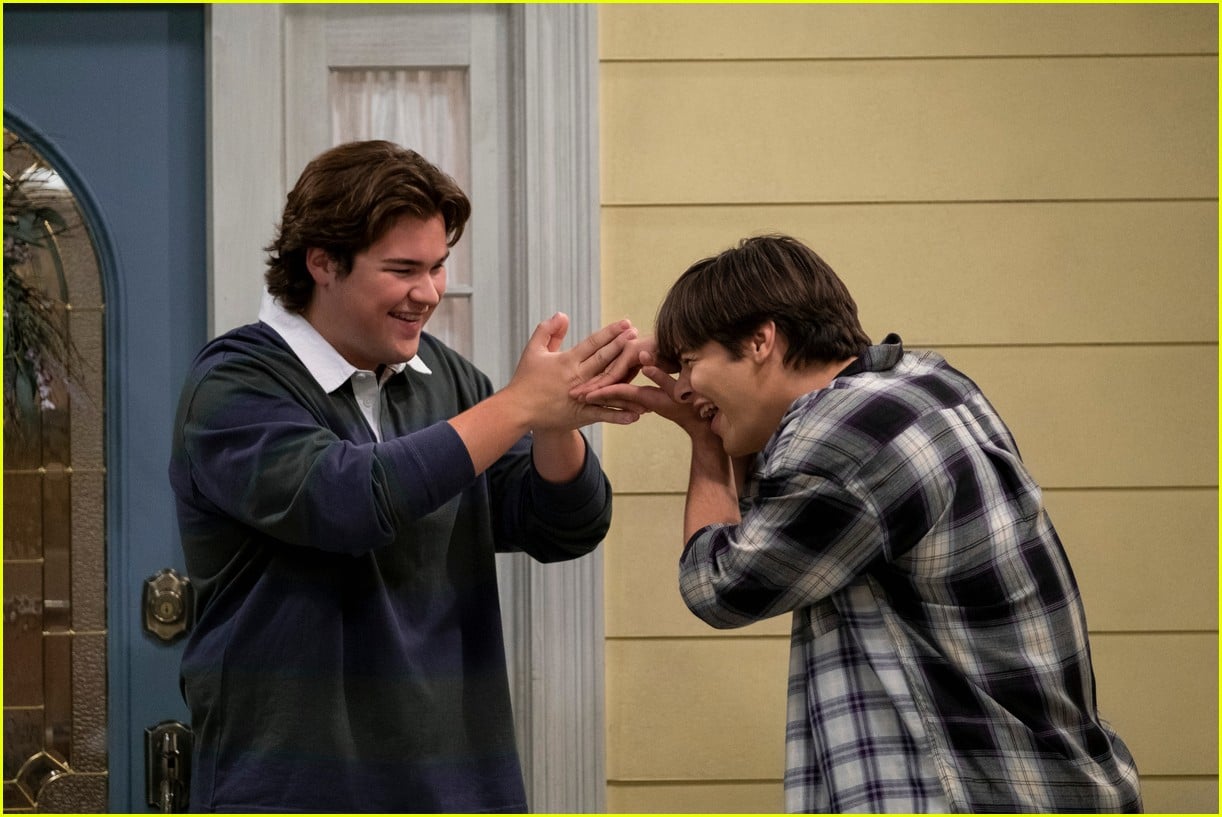 'That '90s Show' Trailer Introduces New Characters & Welcomes Back ...