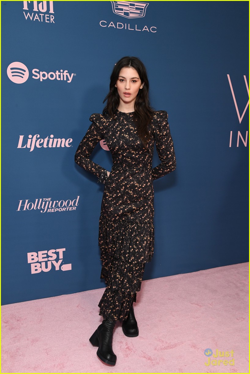 Addison Rae Goes Business Chic for Women In Entertainment Gala | Photo ...