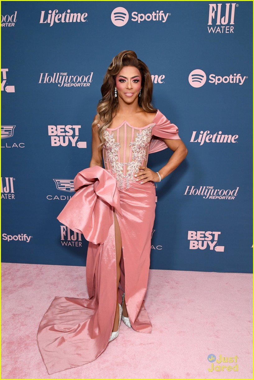 Addison Rae Goes Business Chic for Women In Entertainment Gala | Photo ...