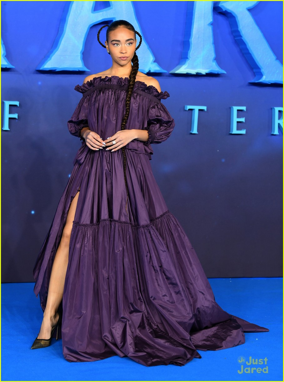 Full Sized Photo of jamie flatters brings camera to avatar the way of ...