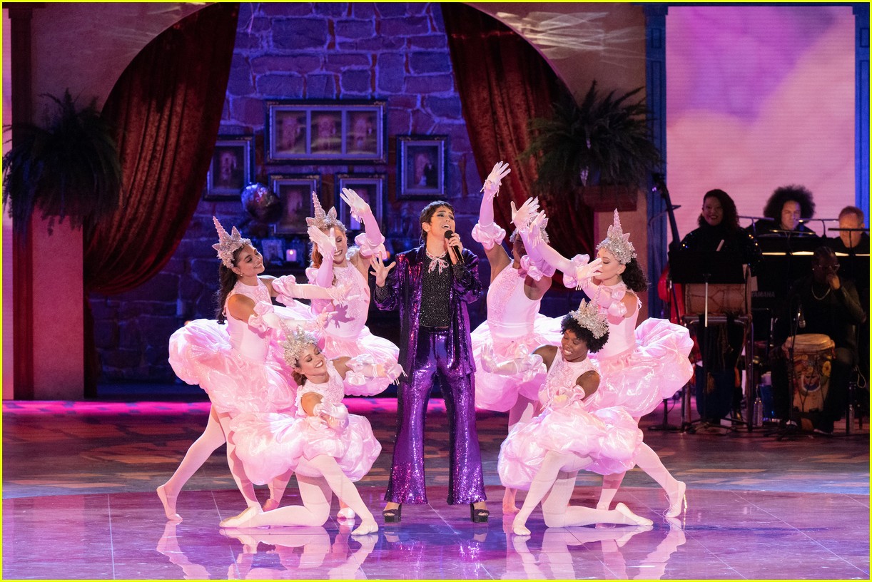 'Encanto at the Hollywood Bowl' Gets First Look - Watch the Trailer! | Photo 1364843 - Photo ...