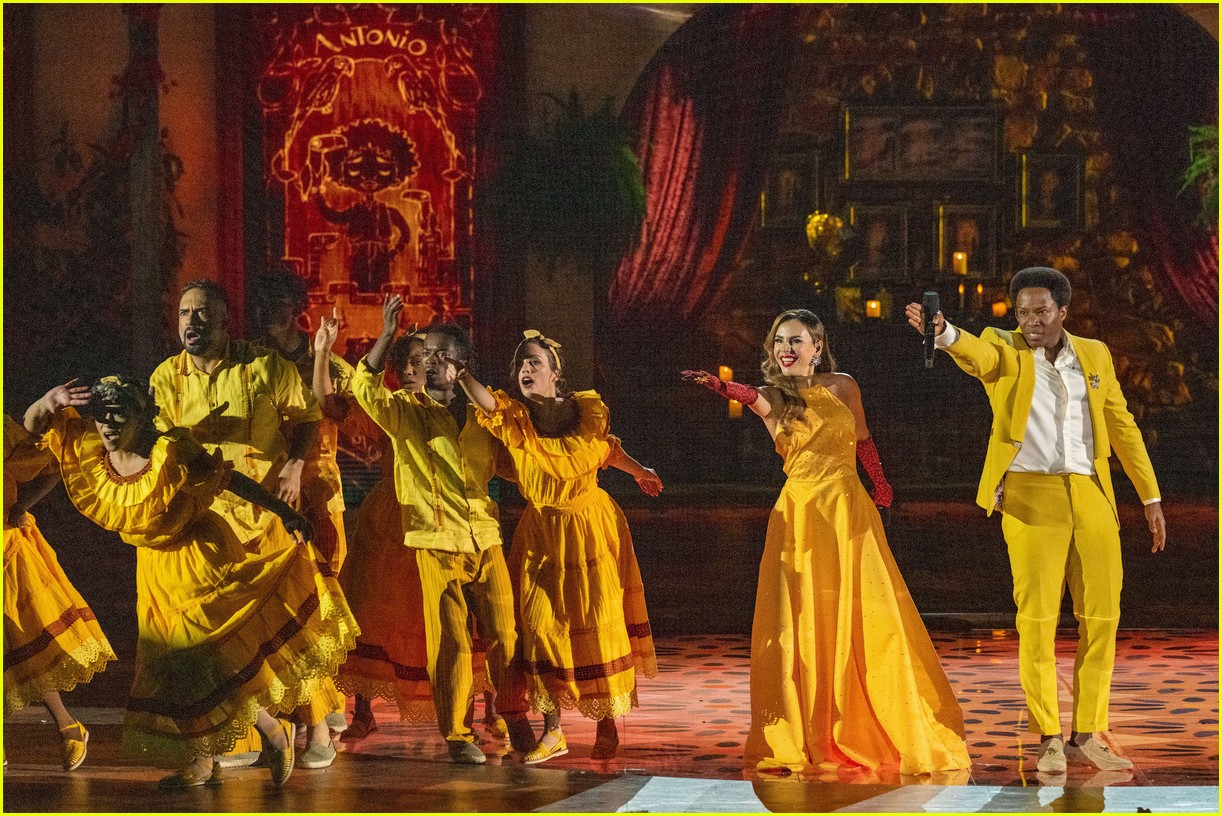 'Encanto at the Hollywood Bowl' Gets First Look - Watch the Trailer! | Photo 1364845 - Photo ...