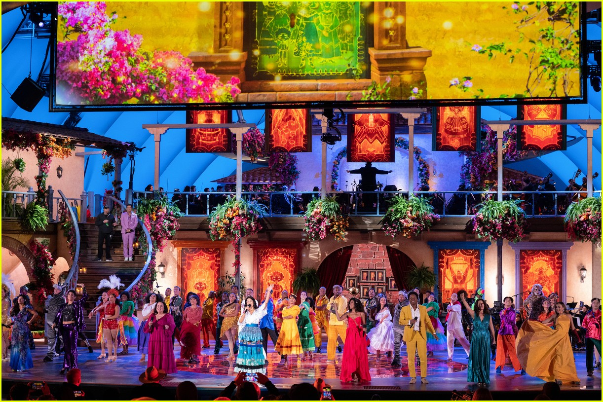 'Encanto at the Hollywood Bowl' Gets First Look - Watch the Trailer! | Photo 1364864 - Photo ...