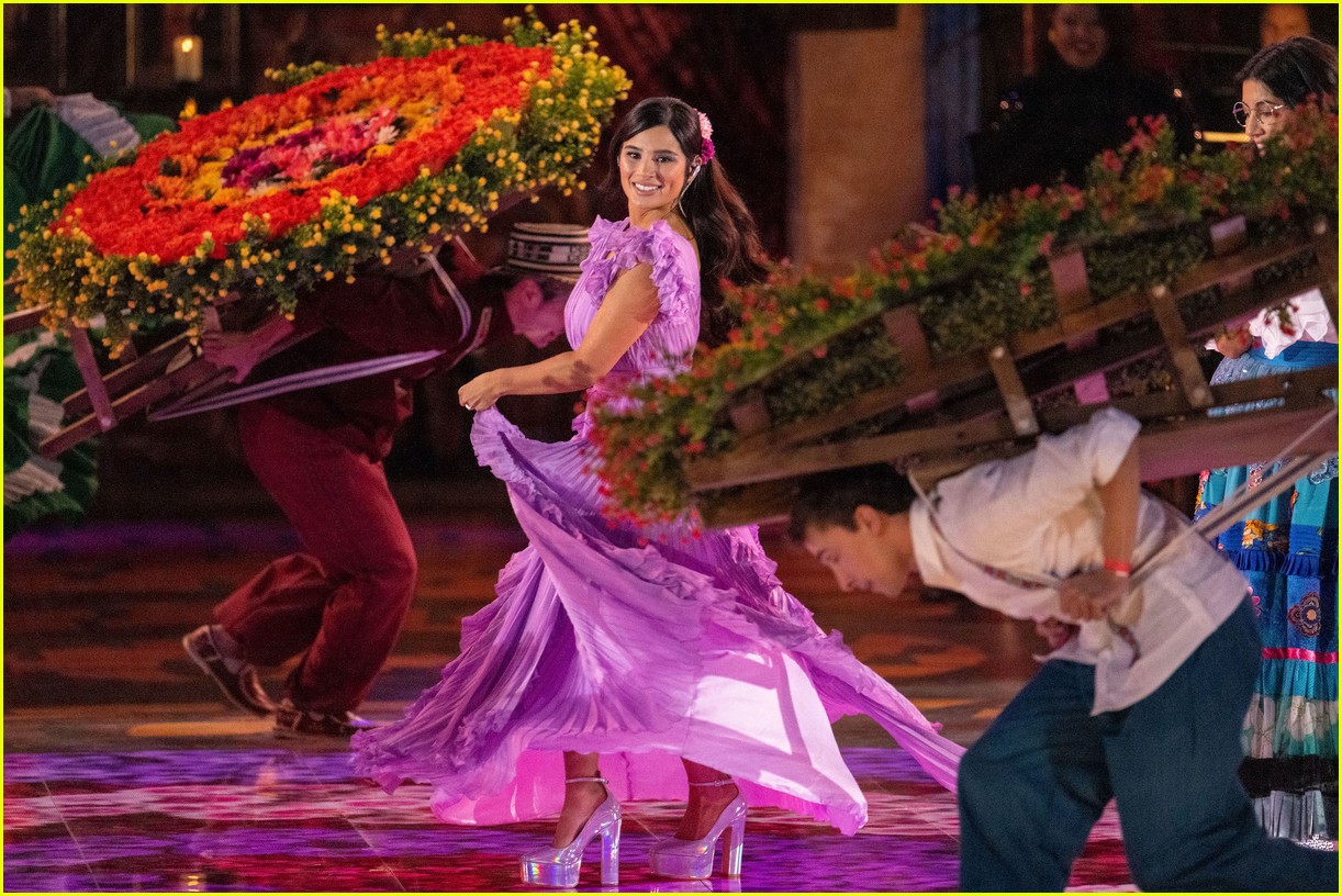 'Encanto at the Hollywood Bowl' Gets First Look - Watch the Trailer! | Photo 1364868 - Photo ...