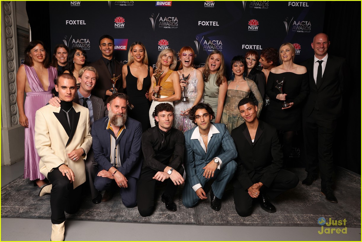 Full Sized Photo of heartbreak high cast win fan awards at aacta 16 ...