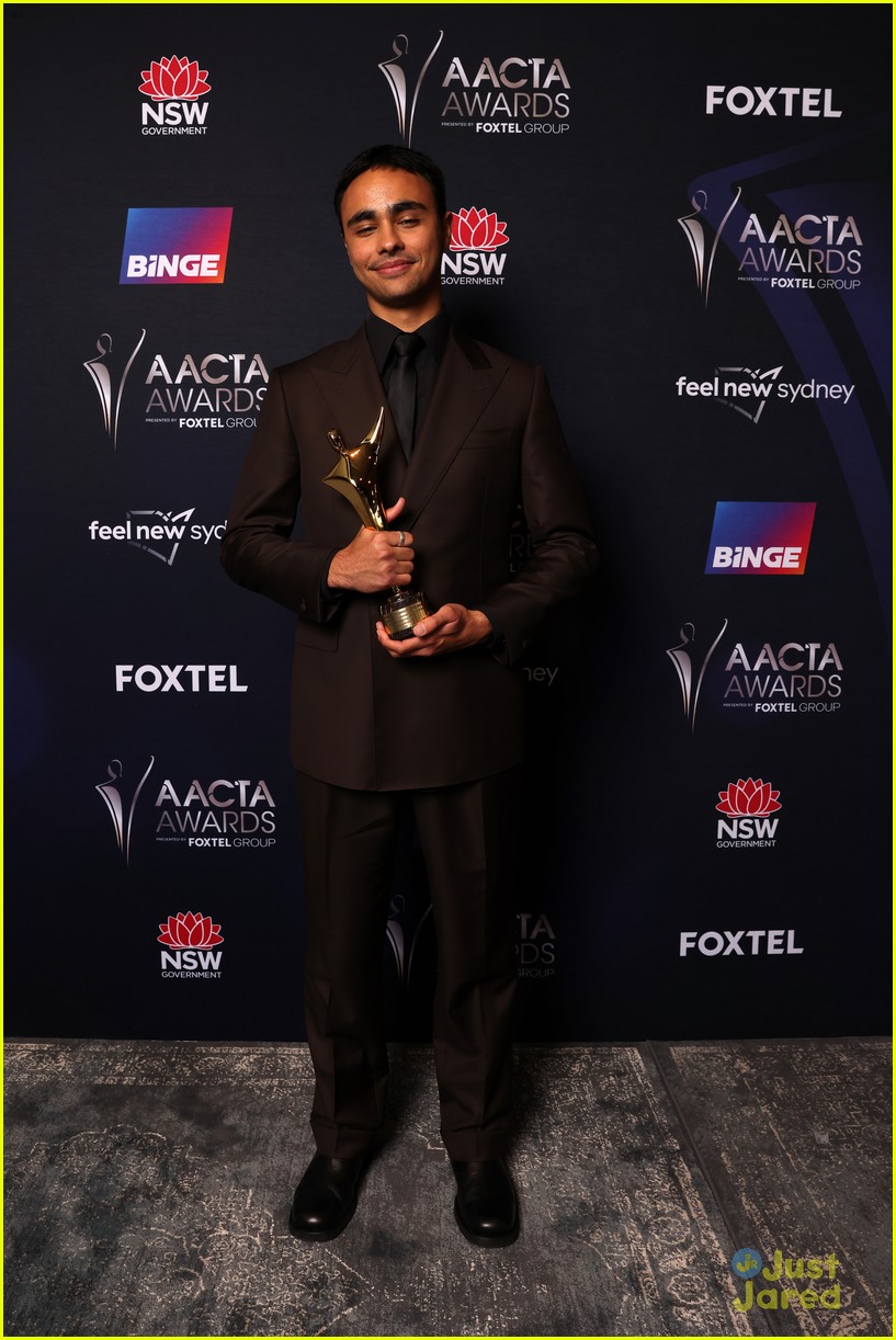 Full Sized Photo Of Heartbreak High Cast Win Fan Awards At Aacta 17 Heartbreak High Cast Win