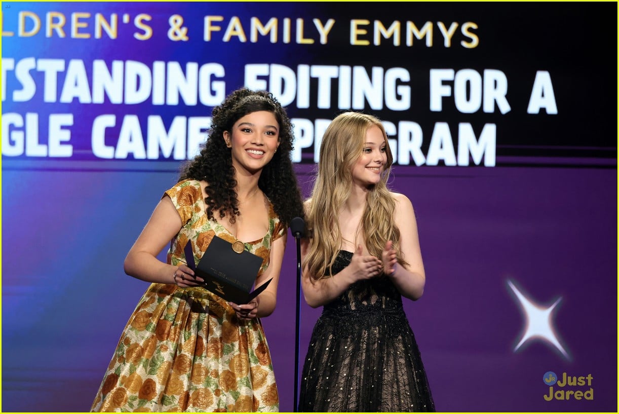 Full Sized Photo of jojo siwa hosts childrens family emmy awards 15 ...