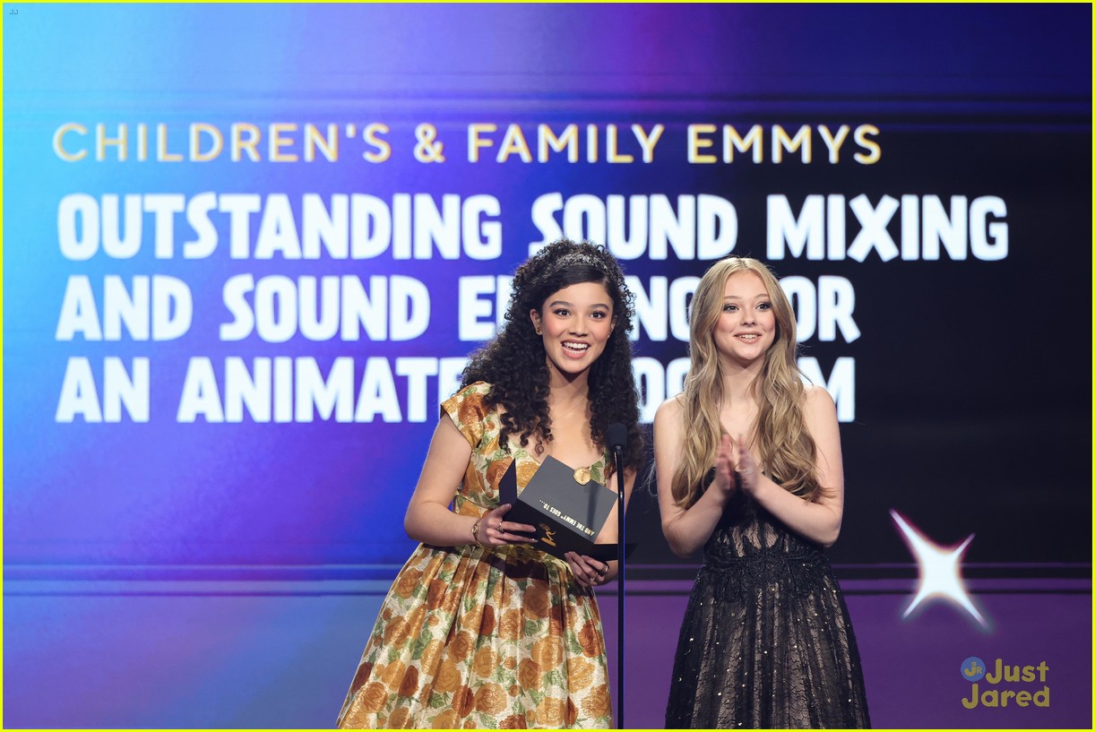 Full Sized Photo of jojo siwa hosts childrens family emmy awards 16 ...