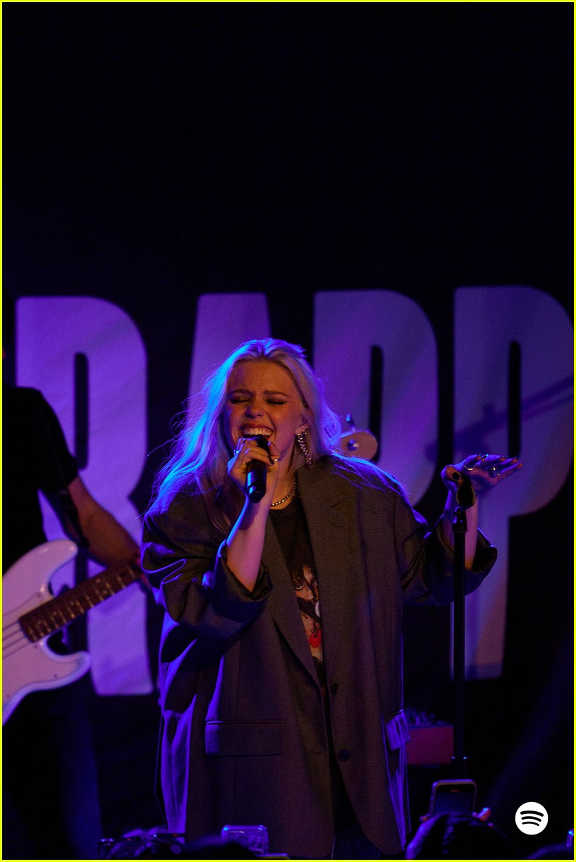 Reneé Rapp Performs to Sold Out Crowd In NYC After 'Mean Girls' Movie ...